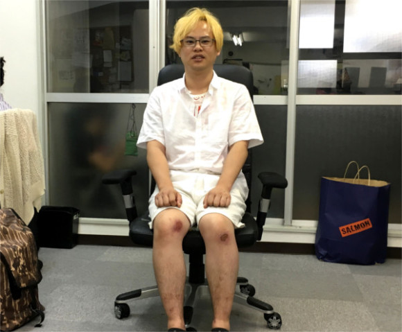 Let’s learn how to properly sit in a chair in Japan from the pros ...