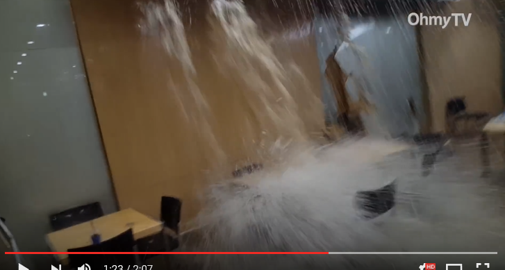 Frightening video shows how quickly Korean university’s library flooded ...