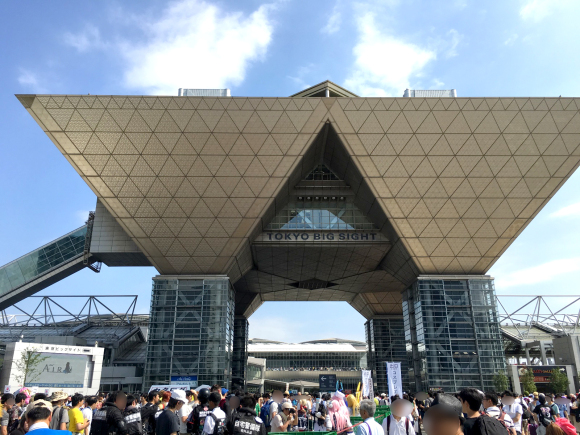 Comiket 90: Japanese cosplayers bring the heat to opening day of summer ...