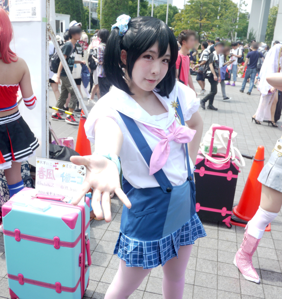Comiket 90: Japanese cosplayers bring the heat to opening day of summer ...
