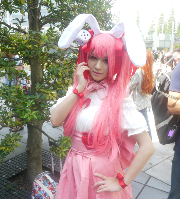 Comiket 90: Japanese cosplayers bring the heat to opening day of summer ...