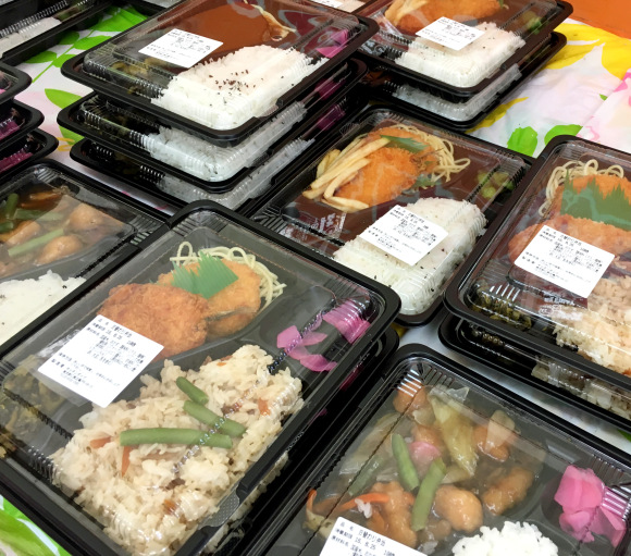 If you are hungry and you know it, get to Kitchen DIVE in Tokyo ...