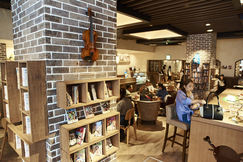 Visiting the official One Piece Library Cafe【Photo Report】 | SoraNews24 ...