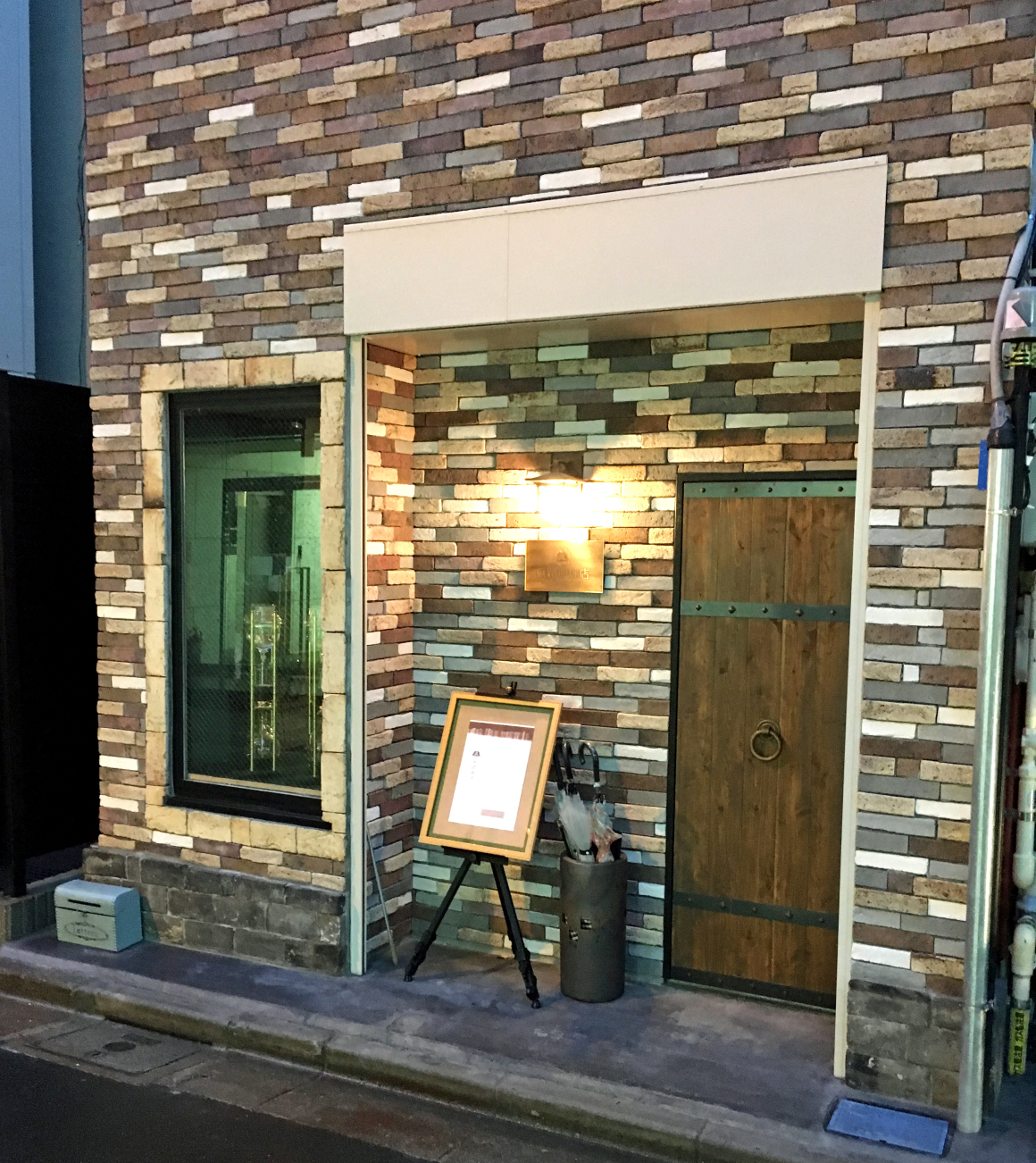 Japanese bookstore cafe wows customers with its unusual spy-like ...
