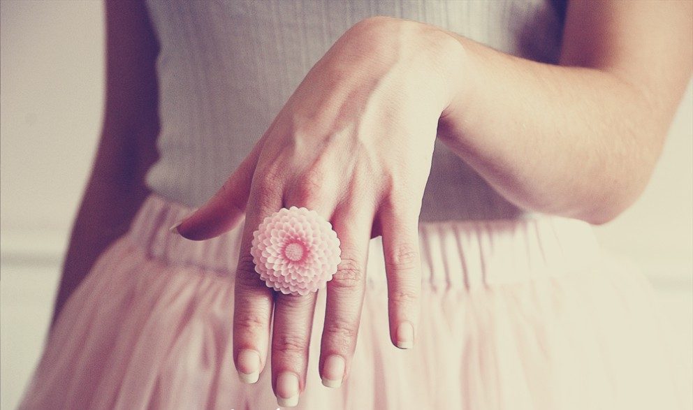 Korean fashion trend reveals significance of wearing rings on different ...