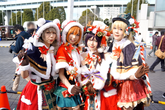 Cosplayers brave the cold in skimpy outfits at Winter Comiket in Japan ...
