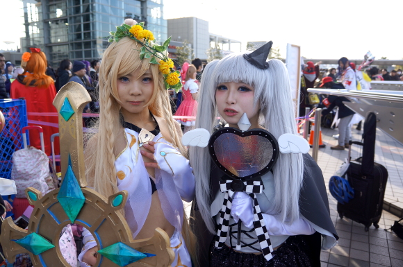 Cosplayers brave the cold in skimpy outfits at Winter Comiket in Japan ...
