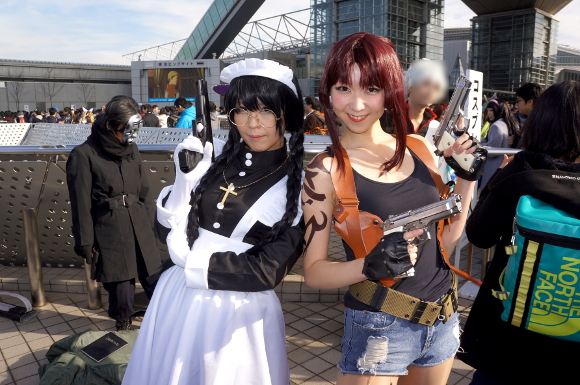 Cosplayers brave the cold in skimpy outfits at Winter Comiket in Japan ...