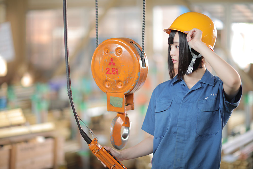 Japanese factory lures new workers with calendar featuring beautiful ...