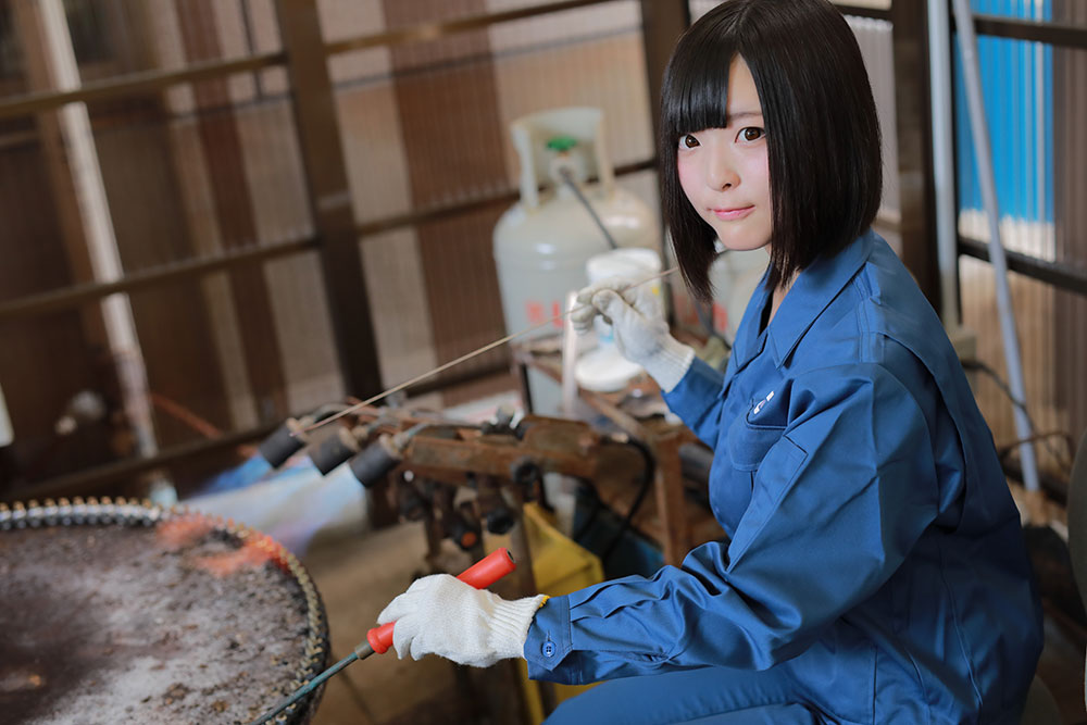 Japanese factory lures new workers with calendar featuring beautiful ...