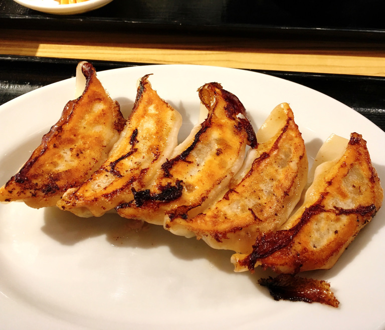 24-hour gyoza restaurant in Tokyo’s Kabukicho is full of garlic and ...