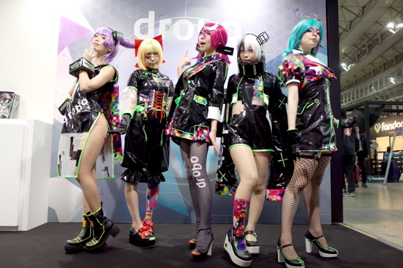 Booth babes and cosplayers come out to play at world’s first-ever Tokyo ...