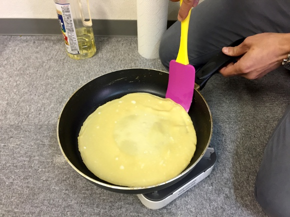 What happens when you put a hot crepe on a handsome man’s face?【Video ...