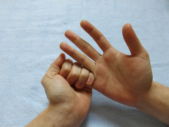 A simple DIY shiatsu hand massage to relieve all that pent-up stress ...