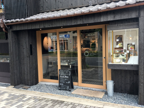 Kyoto cafe shows us the beauty of minerals through its breathtaking ...