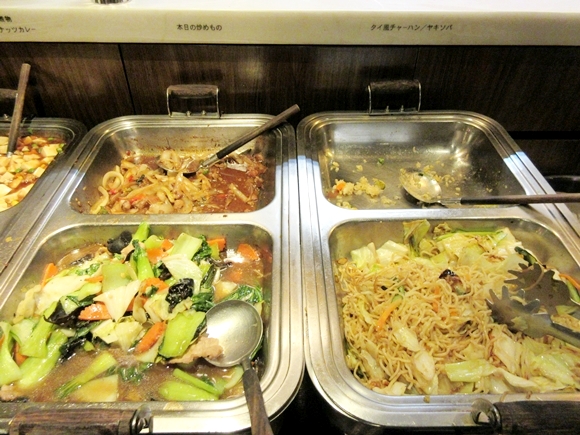 Tokyo restaurant offers all-you-can-eat Indian, Thai, and Chinese lunch ...