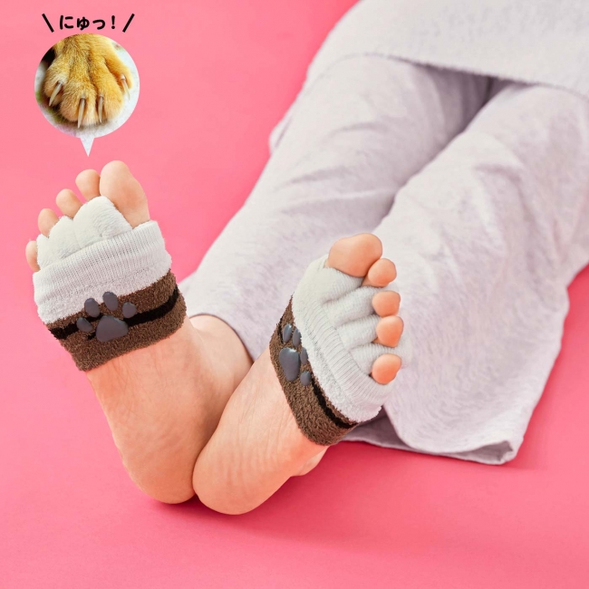Japanese company releases cute cat paw hand masks and foot covers to ...