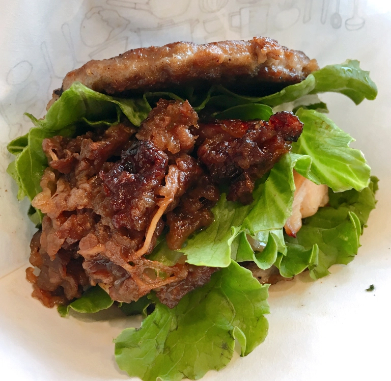 Japanese hamburger chain replaces buns with beef patties for awesomely ...