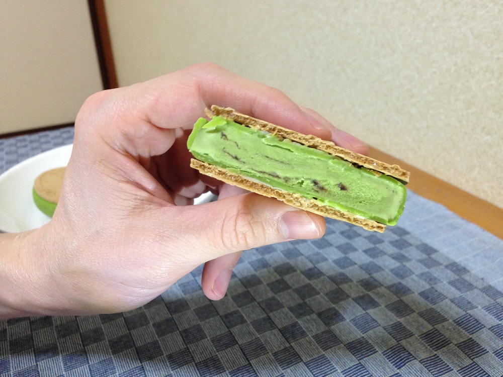 Häagen-Dazs’ new azuki matcha ice cream sandwich: tastes great, so ...