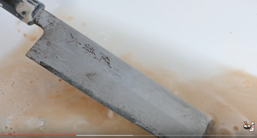 How to polish a knife: Watch as a rusty piece of Japanese metal becomes ...