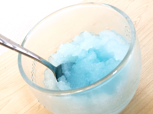 Japanese Twitter comes up with ingenious new way to eat popsicles, so ...