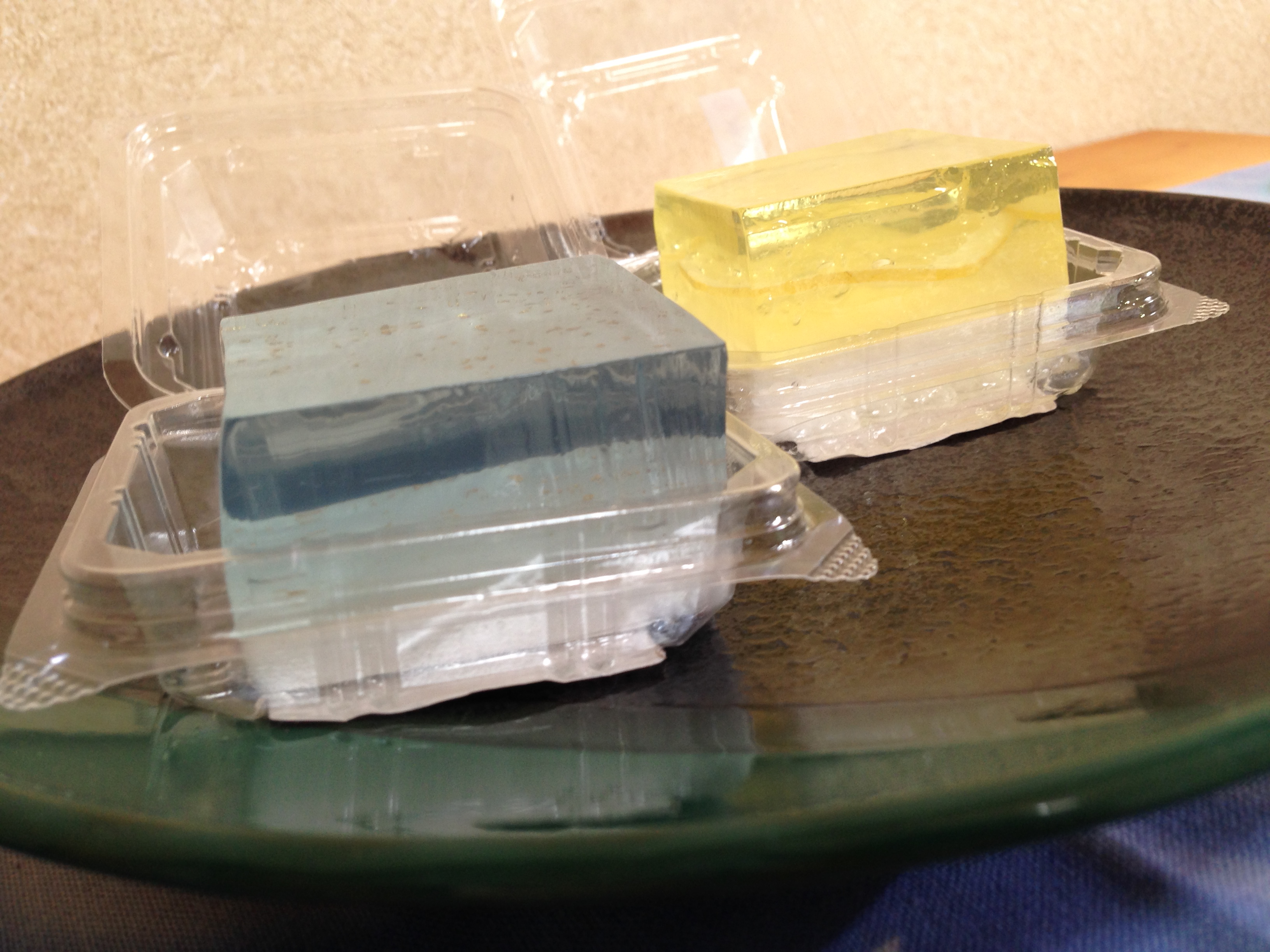 Beautiful Japanese dessert looks like cube of crystal-blue water, only ...