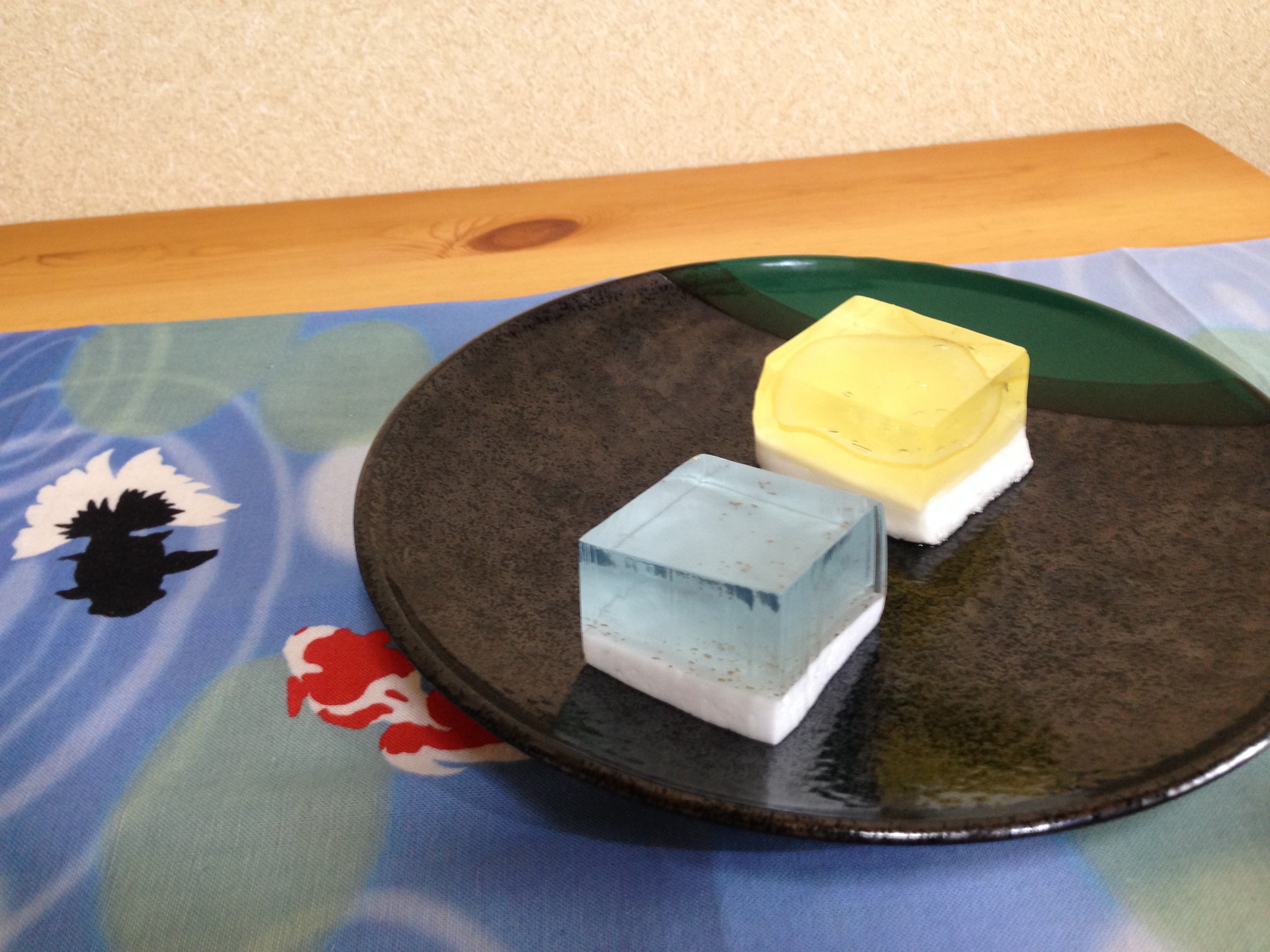 Beautiful Japanese dessert looks like cube of crystal-blue water, only ...