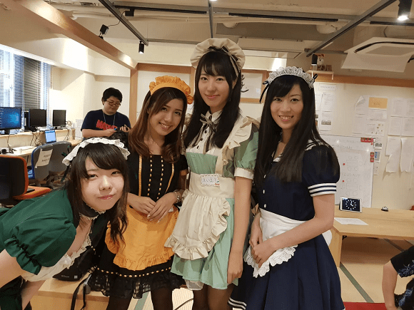 School in Tokyo lets students study with cute maids as they learn ...