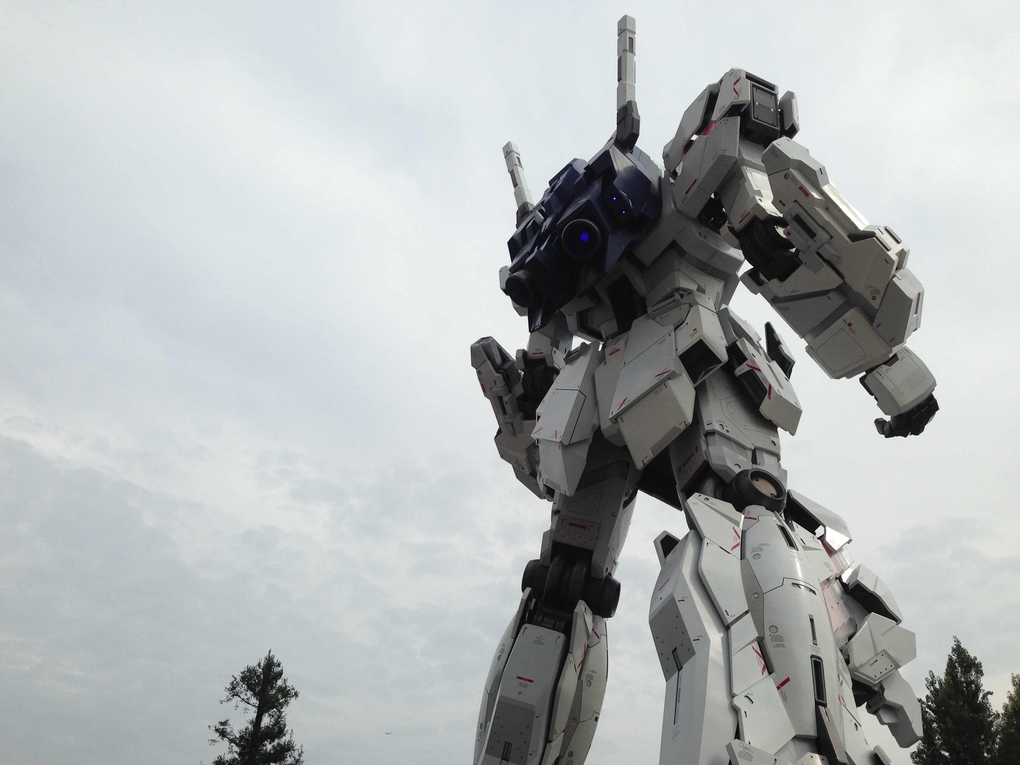 Tokyo’s new giant Gundam anime robot statue is complete, and it’s ...