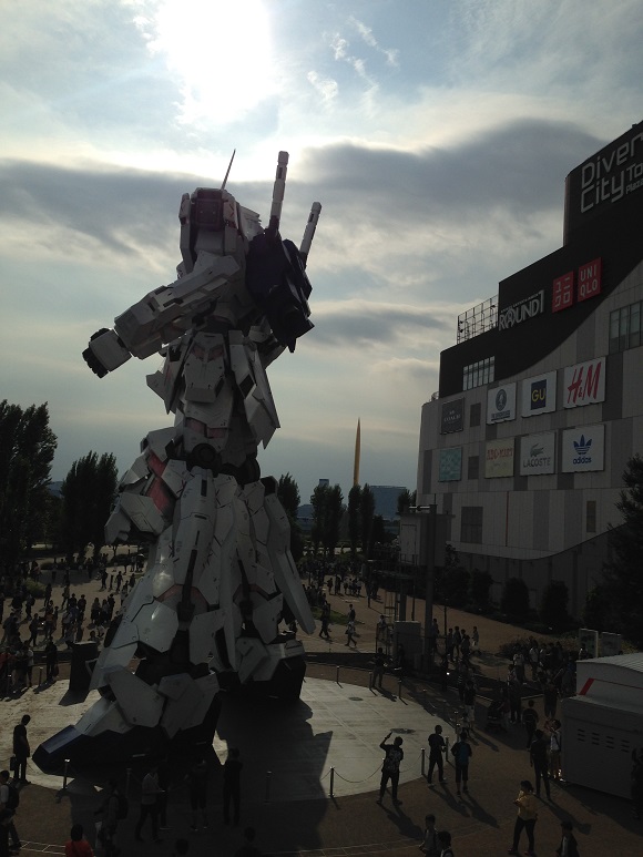 Tokyo’s new giant Gundam anime robot statue is complete, and it’s ...