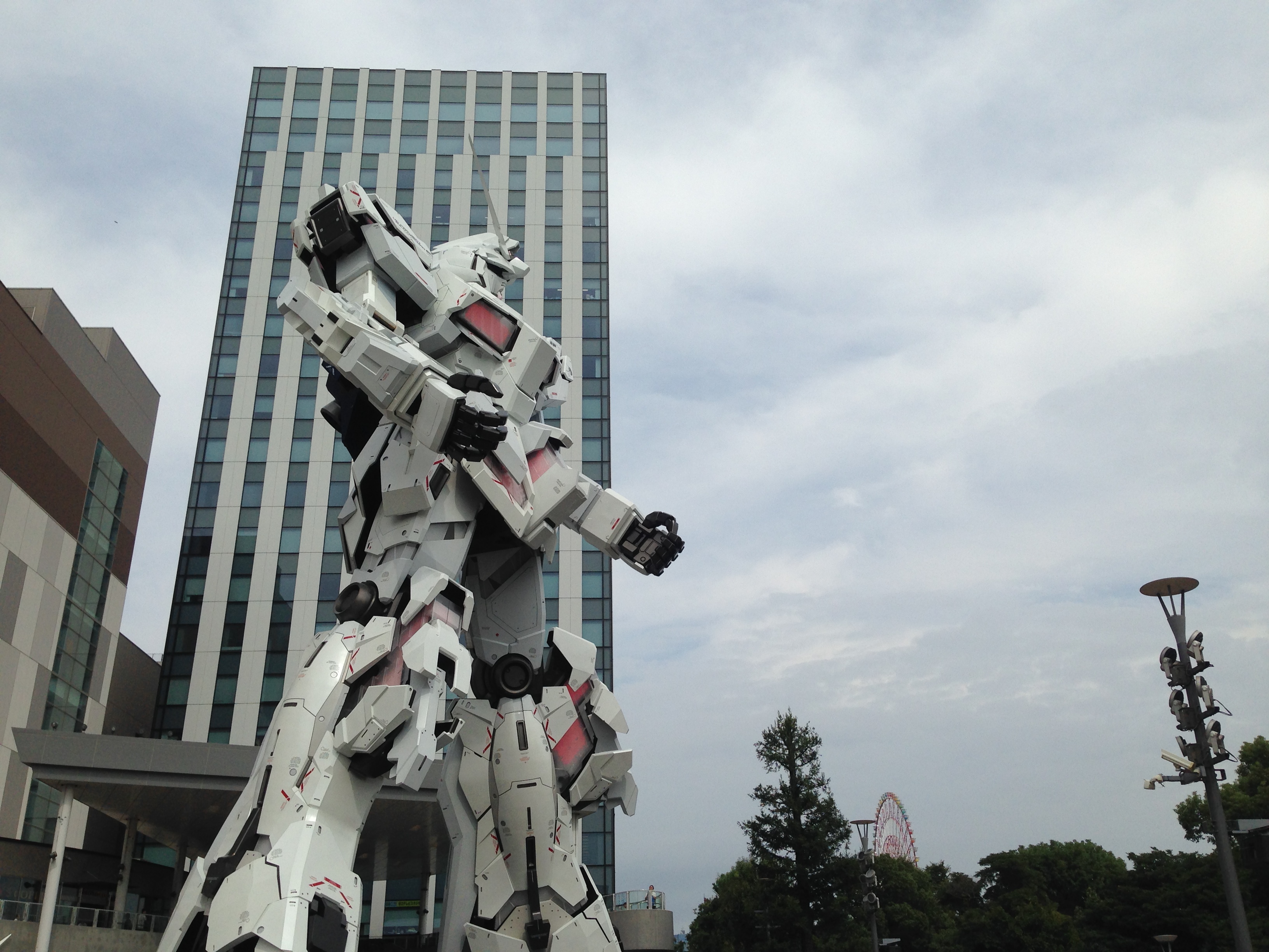 Tokyo’s new giant Gundam anime robot statue is complete, and it’s ...