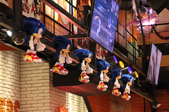 Sonic the Hedgehog goes to Hooters in Japan to celebrate the release of ...