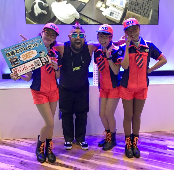 Beautiful Japanese race queens bring the glamour to Tokyo Motor Show ...