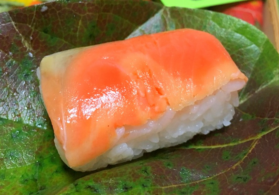 Every fall, the beautiful sushi at this shop in Japan changes colors ...