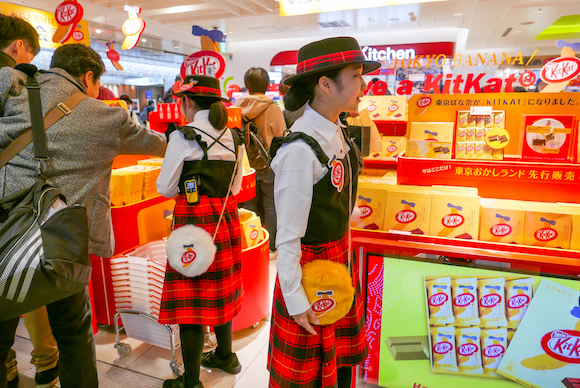 Japanese Kit Kat fans go crazy for new banana variety available only at ...