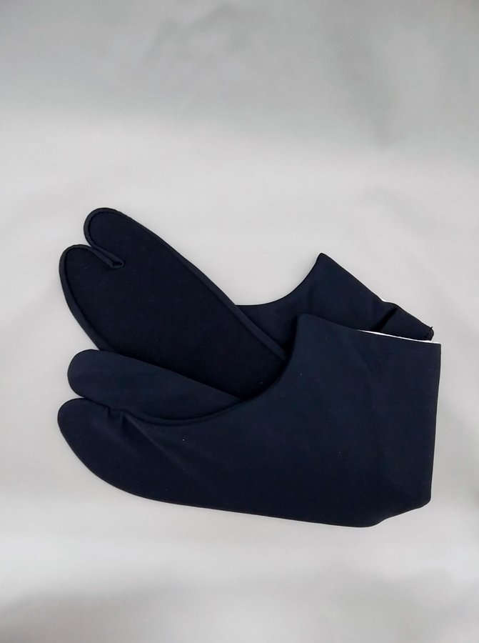 Traditional tabi socks let you sneak around like a modern ninja while ...