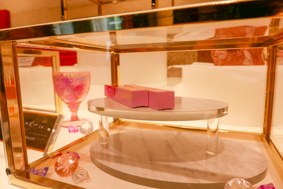 We try the world’s first ruby chocolate… inside a Japanese Kit Kat ...