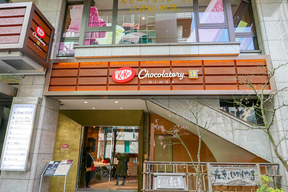 We try the world’s first ruby chocolate… inside a Japanese Kit Kat ...