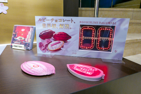We try the world’s first ruby chocolate… inside a Japanese Kit Kat ...