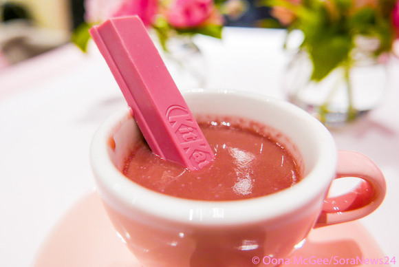 We try the world’s first hot ruby chocolate drink at Japanese Kit Kat ...