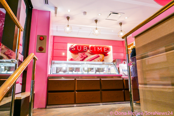 We try the world’s first hot ruby chocolate drink at Japanese Kit Kat ...