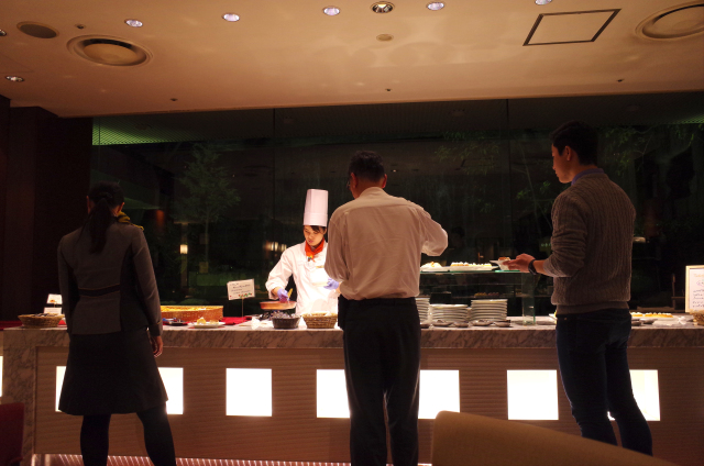 What happens when a single woman joins a Japanese host club bus tour ...