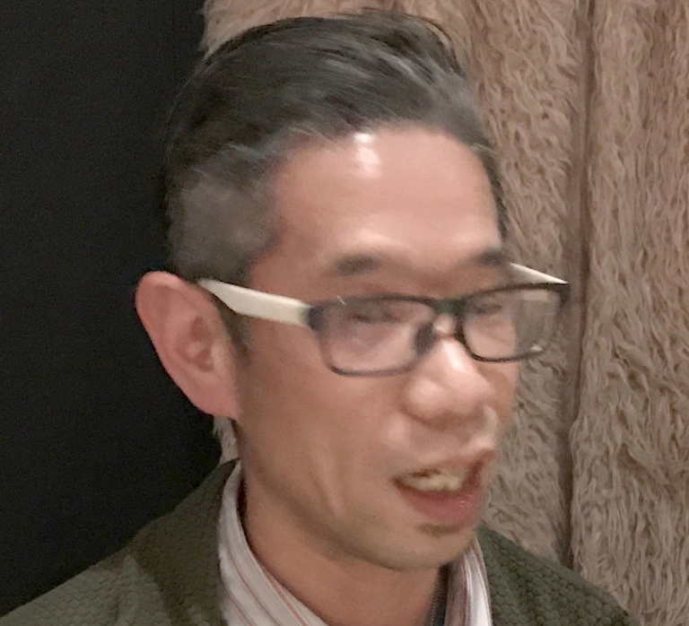 Mr. Sato gets invited out to dinner by seven beautiful models ...