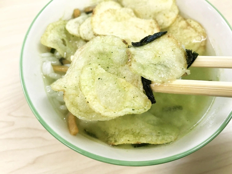 Make potato chips twice as delicious by soaking them in green tea ...
