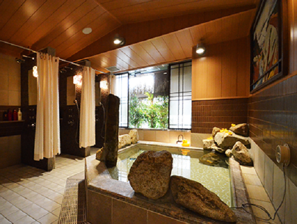 Tokyo Dome-area capsule hotel accepts female guest, offers free noodles ...