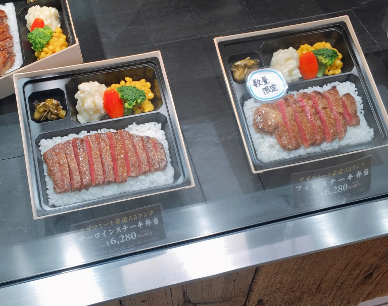 This is what a 10,000-yen (US$92) Tokyo bento boxed lunch looks like ...