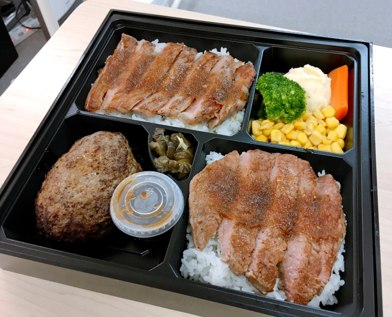 This is what a 10,000-yen (US$92) Tokyo bento boxed lunch looks like ...