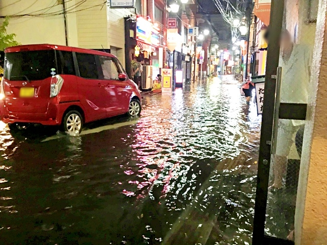 Massive storm lights up Tokyo with thousands of lightning strikes 【Pics ...