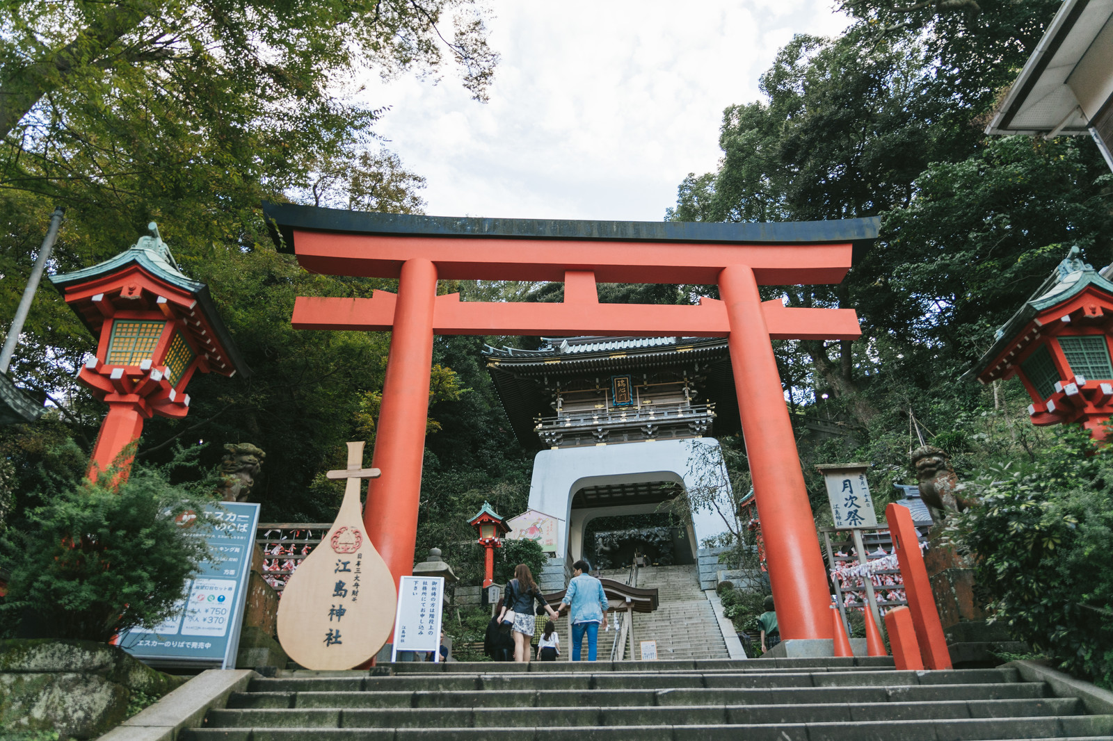 This Shinto shrine’s gorgeous glass gateways are the only ones of their ...