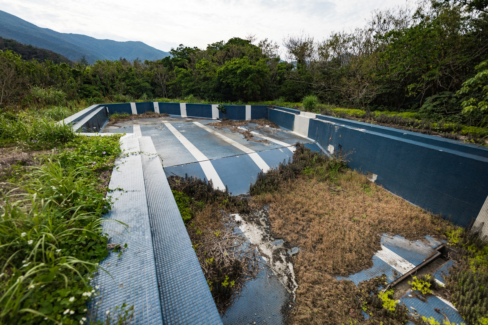 Tsunami Pool at Chinese water park lives up to name, injures dozens ...